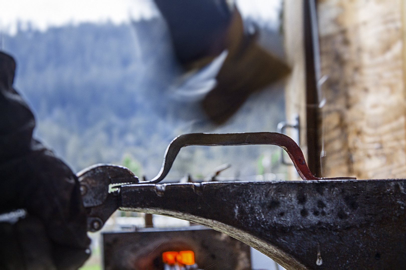 Southern Oregon Blacksmith 4146 – keke Jones